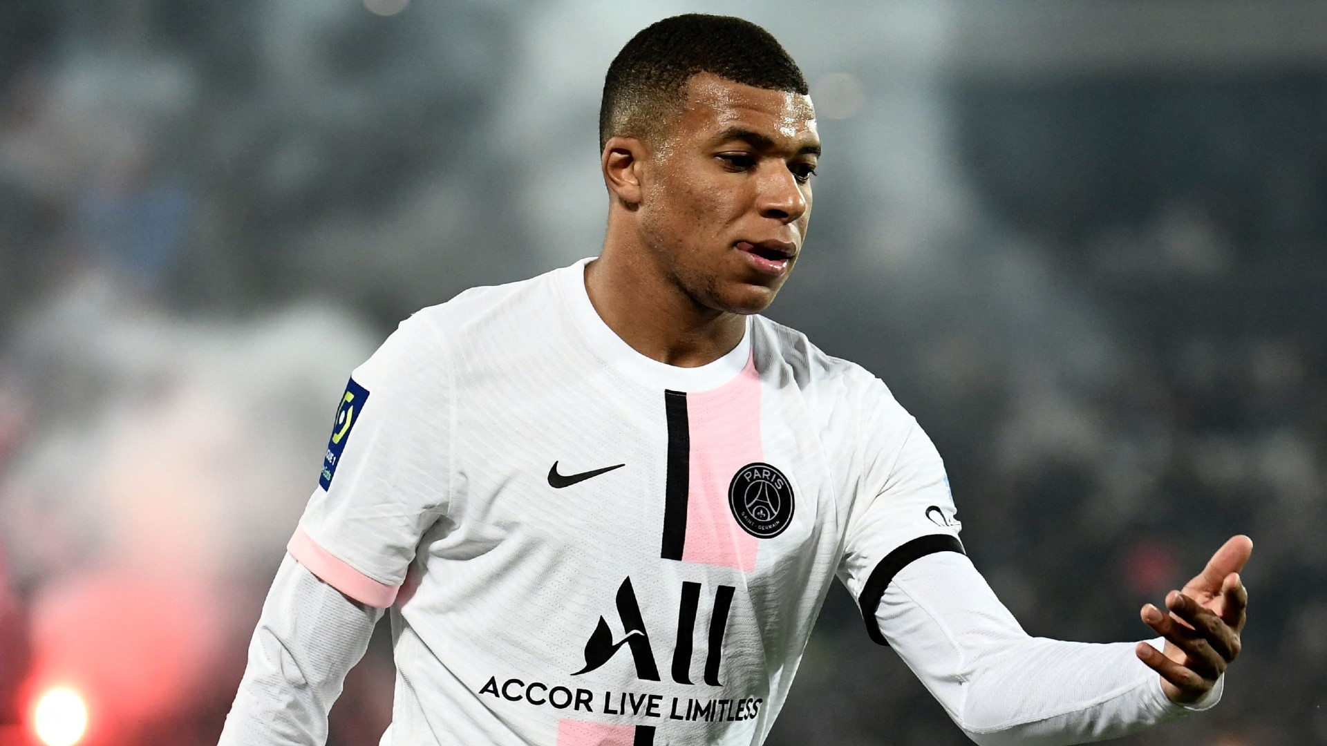 Mbappe enjoying life at PSG but fails to commit to staying | Stadium Astro