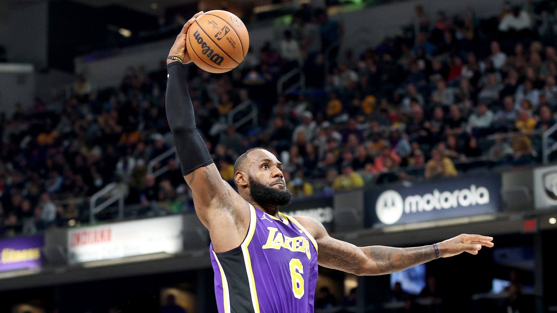 LeBron turns in 'performance for the ages' in return from suspension ...