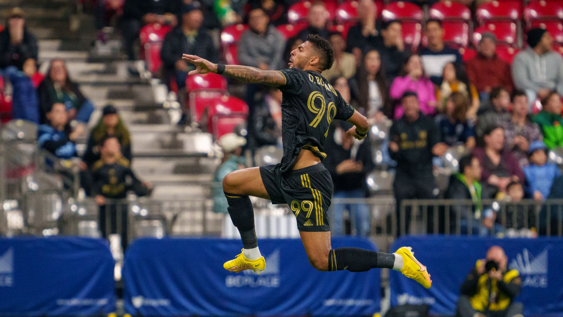 Bouanga nets hat-trick in LAFC statement win, Inter Miami slump to fifth straight loss | Stadium ...