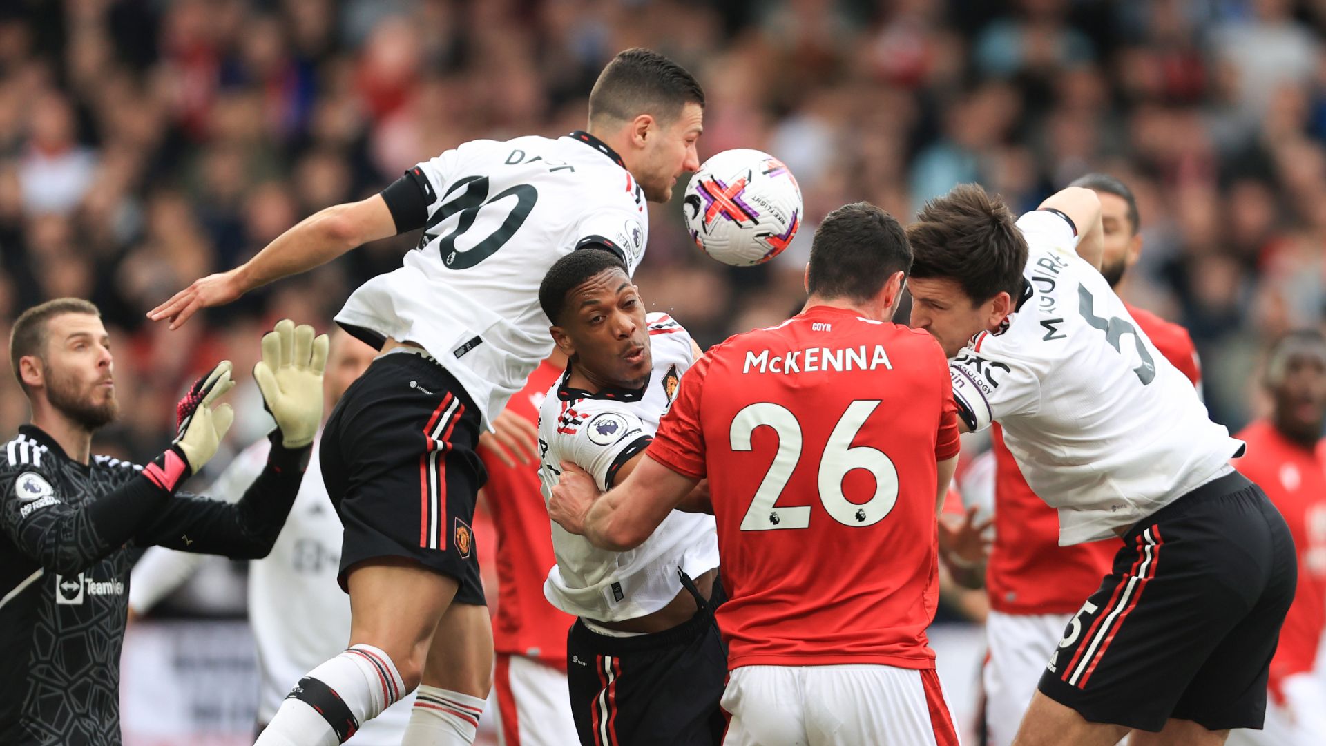 Panik! Wanita Ini Menangis Tertelan AirPod Kerana Disangka Ubat Tahan Sakit