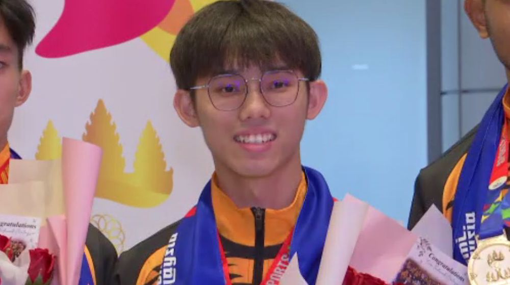 Elak Cium, Gomol Anak Orang Masa Raya. Kesian Baby Tu!