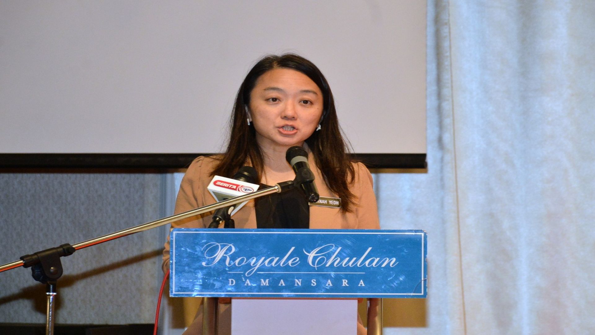 Selamat maju jaya jurulatih baru Harimau Malaya -- Hannah Yeoh ...