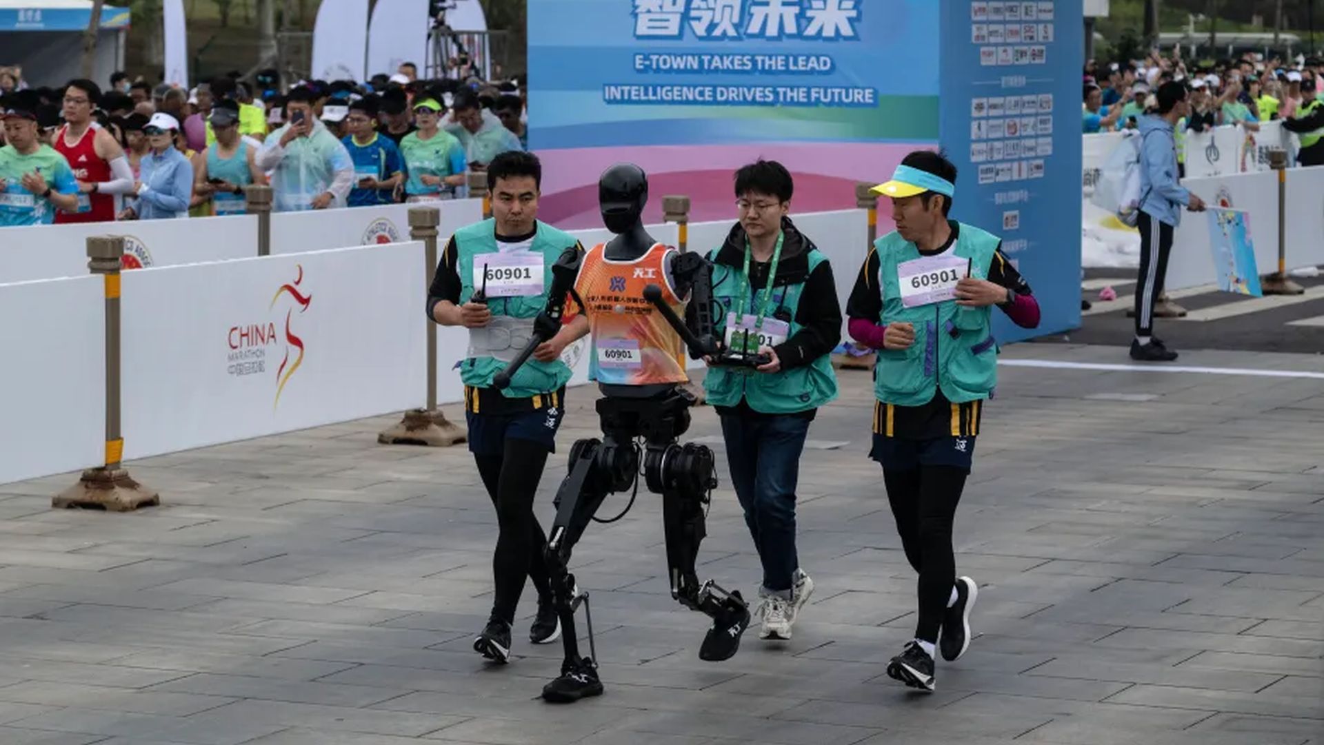 21 buah robot sertai acara larian 21km buat kali pertama di China ...