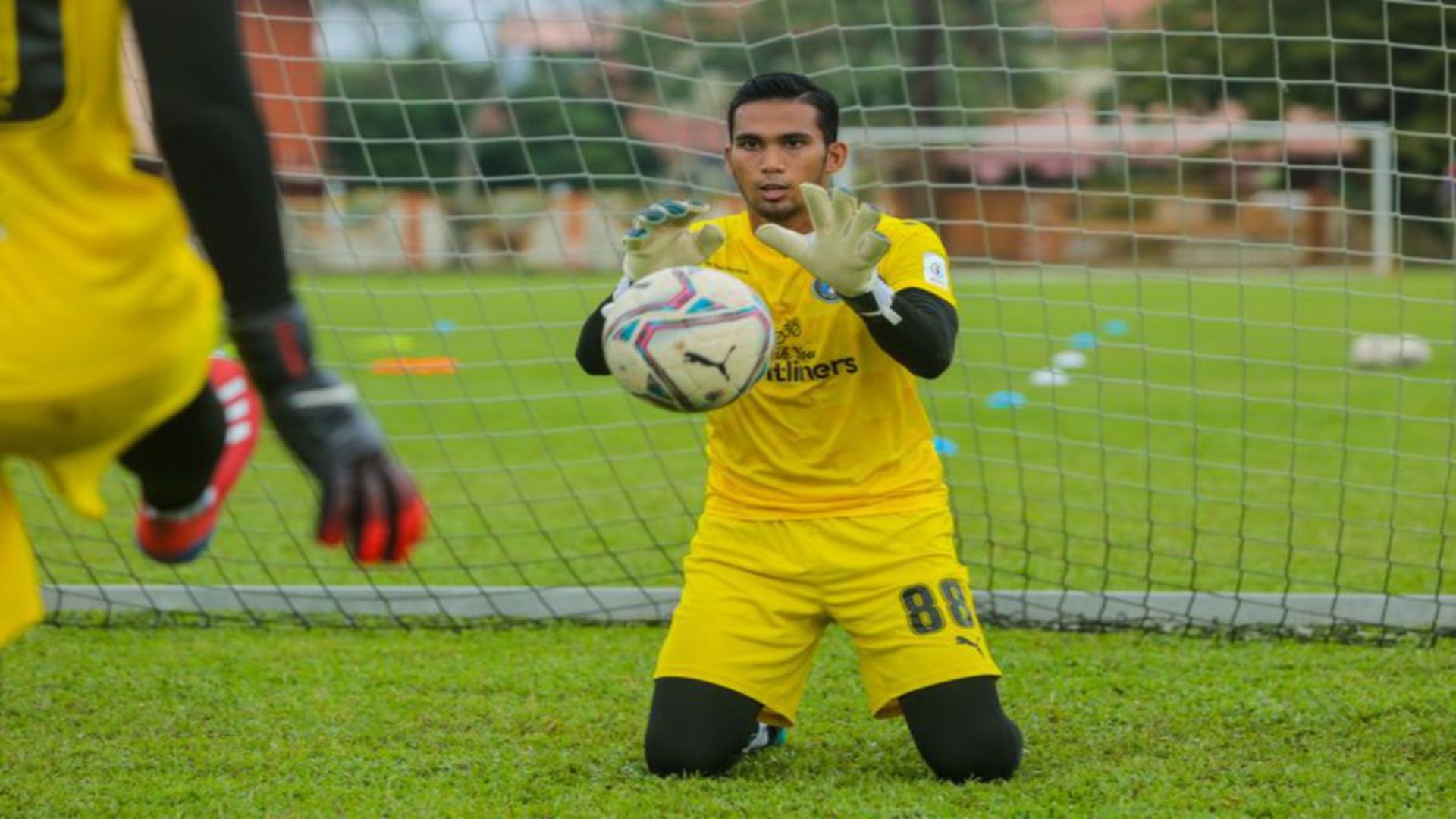 Jangan bazir masa main bola sepak, cari kerja lain -- Bekas penjaga gol ...